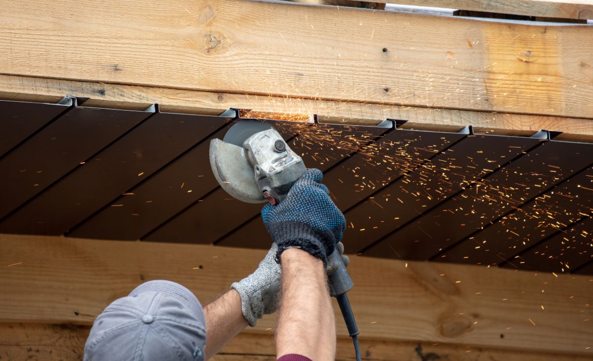 6 Step Soffit Repair Guide For DIY Homeowners
